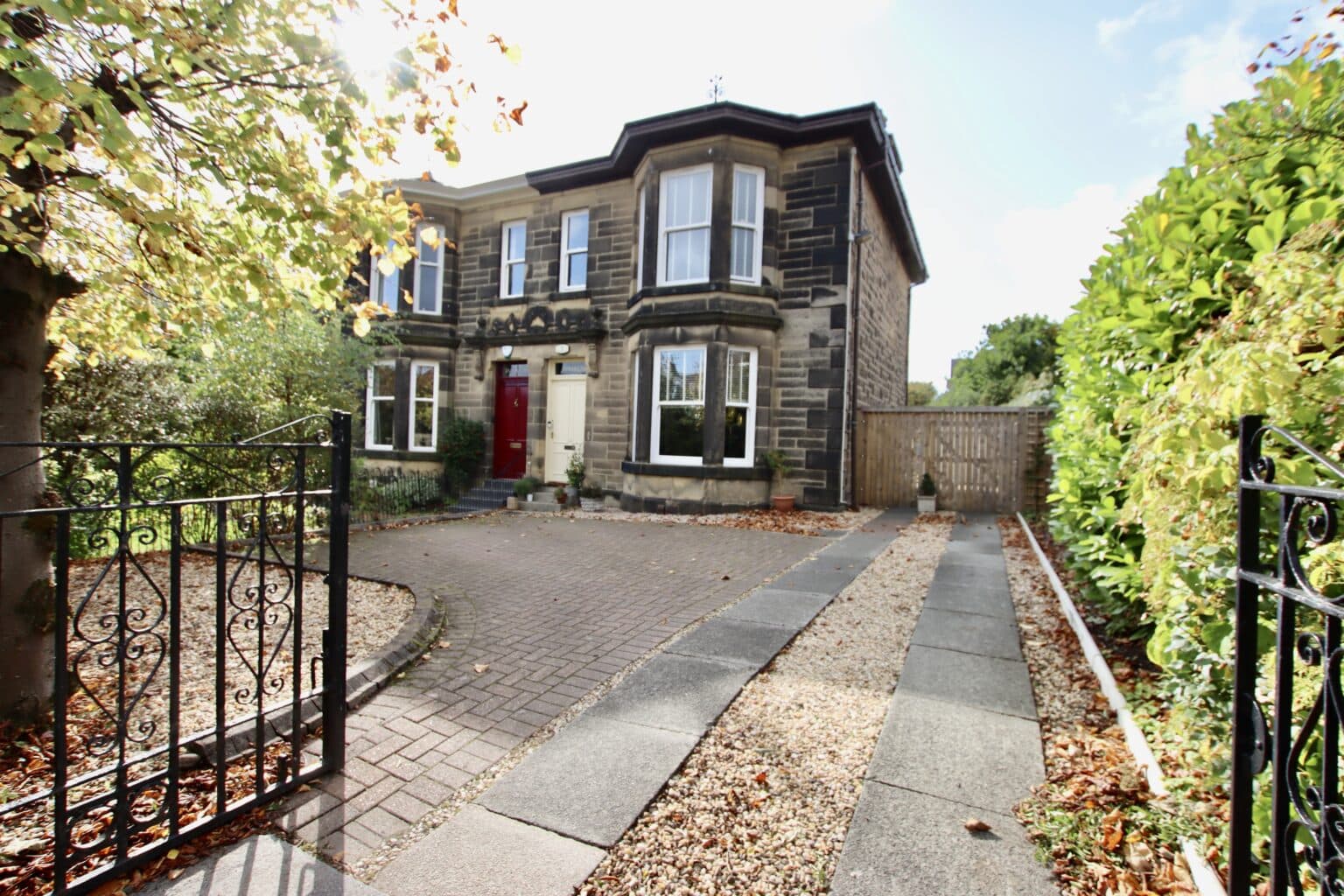 Springwells Avenue, Airdrie, ML6 - Abode Estate Agency